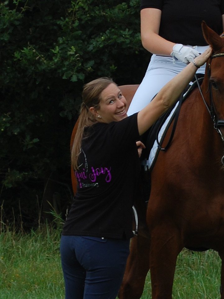 Over ons – equijoytraining.nl | Schriktraining | Dressuur | Dresuurles | Spingles | Lol met je knol.